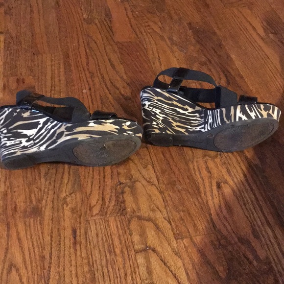 Arturo Chiang | Shoes | Tiger Print Platform Sandals | Poshmark